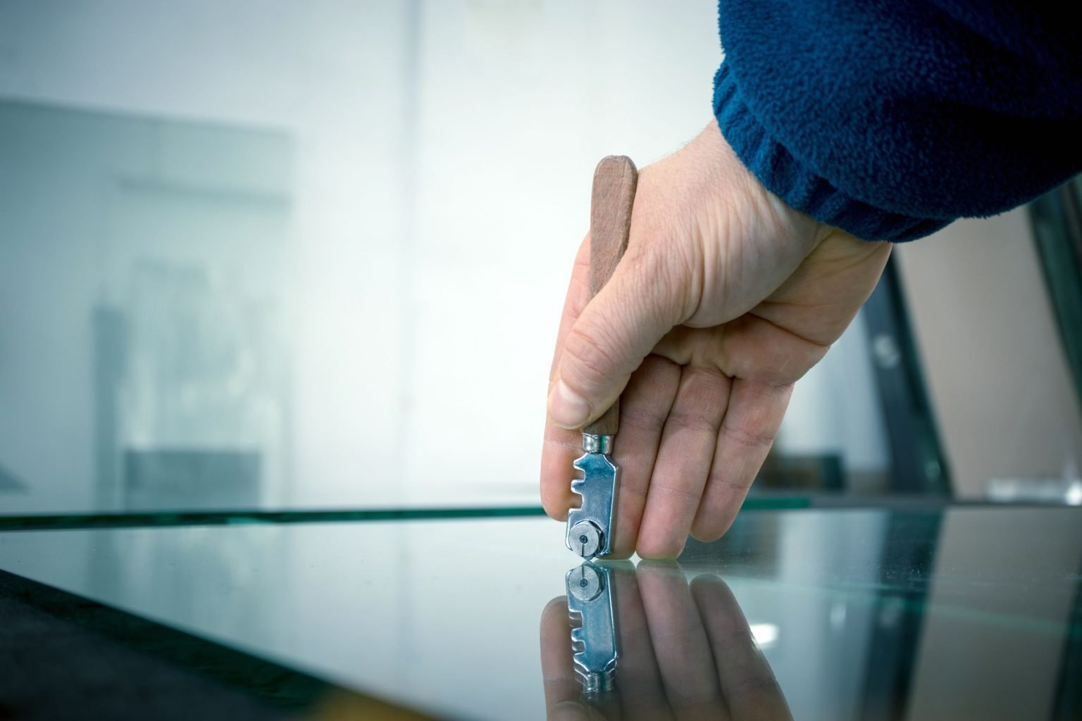 Maîtrisez l'art de la découpe du verre securit en toute sécurité